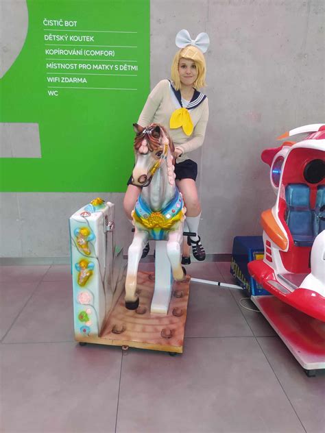 Rin Kagamine With Josefine By Rinkagaminecz On Deviantart