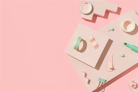 빈 공간이있는 고립 된 파스텔 핑크 배경에 흰색 연단에 학교 용품 파스텔 청록색 청록색 문구 색 문구의 최고 보기 사진 0명에 대한 스톡 사진 및 기타 이미지 Istock