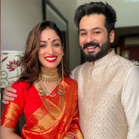 Holi Celebration বিয়ের পর প্রথম হোলি রঙিন সম্পর্কে রাঙা বি টাউনের