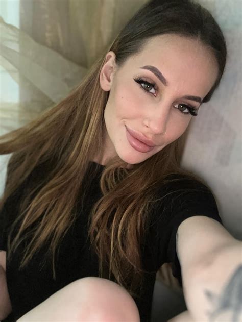 The Face Of A Girl Who Thinks She Looks Like Angelina Jolie Rfaces