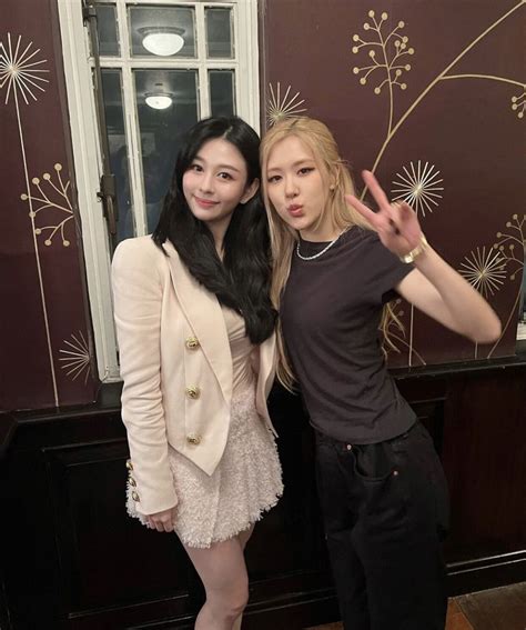 邱淑贞女儿沈月近照曝光，与朴彩英合照颜值高，两美女合照太养眼腾讯新闻