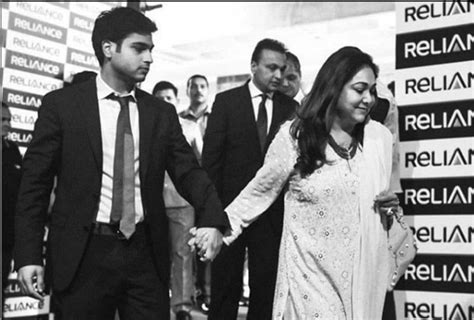 लाइमलाइट से दूर रहते हैं टीना और अनिल अंबानी के बड़े बेटे लग्जरी कार