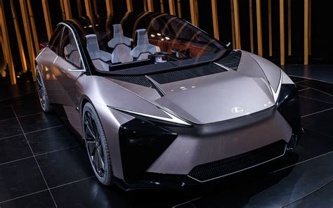 拡大画像 レクサスブースに展示される2台のバッテリevコンセプトカー「lf Zc」「lf Zl」