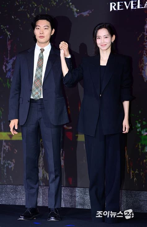 포토 계시록 연니버스에서 만난 류준열·신현빈