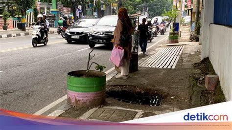 Bahaya Lubang Menganga Di Trotoar Jl Ah Nasution Bandung