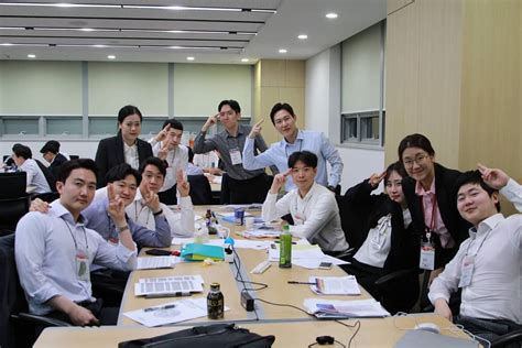 하이프라자채용 하이프라자 대졸공채 합숙면접 조별 사진 선배사원과 함께 찍은 단체사진📷 Lg