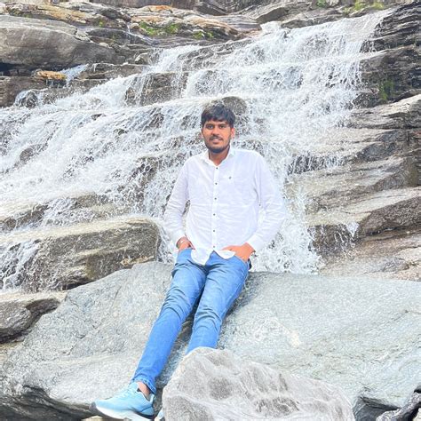 शरारत करो साजिशे नहीं हम शरीफ है सीधे नहीं।☠️