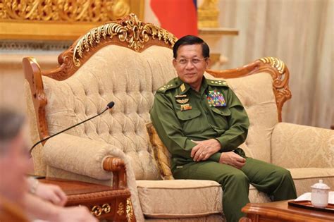 နစက ဥက္ကဋ္ဌ ဗိုလ်ချုပ်မှူးကြီး မင်းအောင်လှိုင်နှင့် ရုရှား ရေတပ်ဦးစီးခ