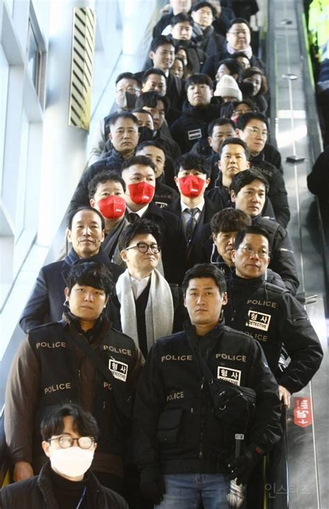 한동훈은 하얀 피부에 미소년의 얼굴을 가진 키 크고 날씬한 몸매의 소유자 인스티즈 instiz 이슈 카테고리