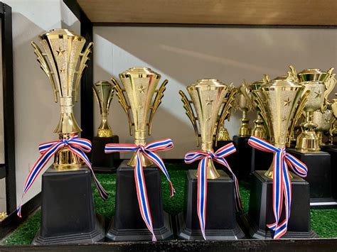 ถ้วยพลาสติกชุด 4 ใบ ถ้วยรางวัลลอยกระทง ถ้วยนางนพมาศ ทำป้ายข้อความฟรีทัก