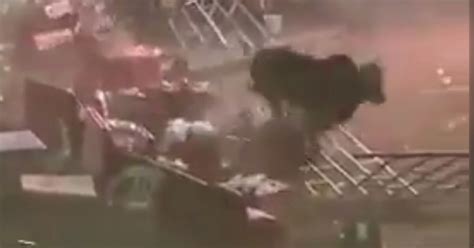 Ay Diosito Santo” El Momento En Que Un Toro Embistió Al Público