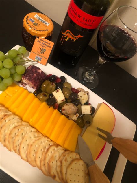 How To Make An Easy And Cheap Cheese Board
