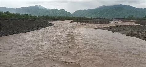 उत्तराखंडः भारी बारिश से नदी पर बना पुल ढहा कोटद्वार से 40 हजार से