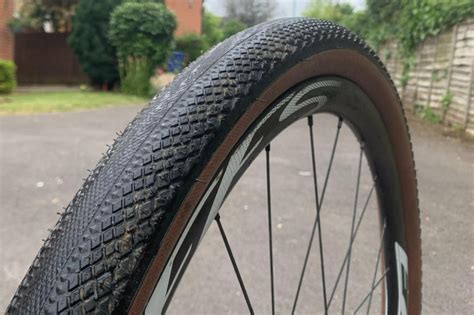 Hutchinson Overide 50mm gravel tire review - plump and robust but also ...