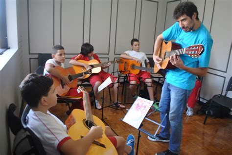 Aula De ViolÃo Ccda Colégio Carlos Drummond De Andrade