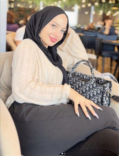 Kalça Dansı Olay Yaratan Tesettürlü Fenomen Esra Rabia Ünalın Fuhuş Kaydı Olduğu Ortaya Çıktı