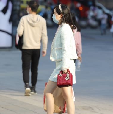 珏一笑而过ROU SI WA 高跟轻SHU 精华10 第一站 街拍