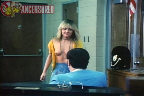 Linnea Quigley Nua Em Graduation Day