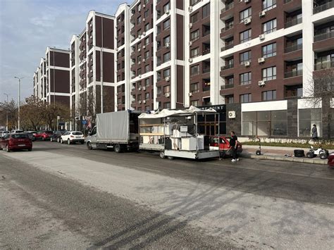 Ени Глас ЕООД е производител на стъклени елементи паравани врати стени безпрофилно