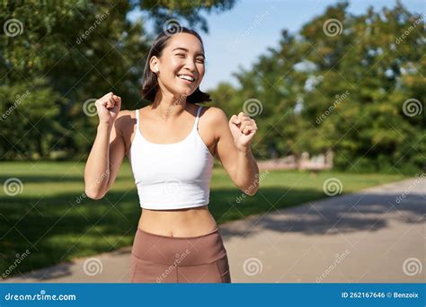 Feliz Academia De Ginástica Consegue Atingir O Objetivo Maratona De