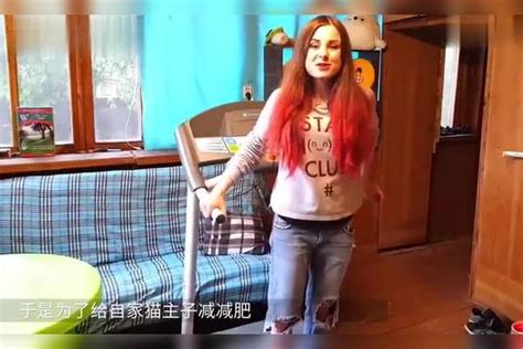 老外把跑步机开到最快训练爱猫，猫：真怕我把他挠得亲妈都不认！训练老外