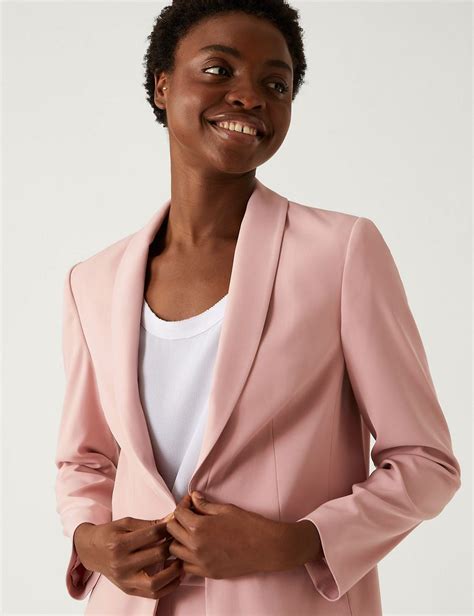 Holly Willoughby Looks Pretty In Mands Pink Satin Suit