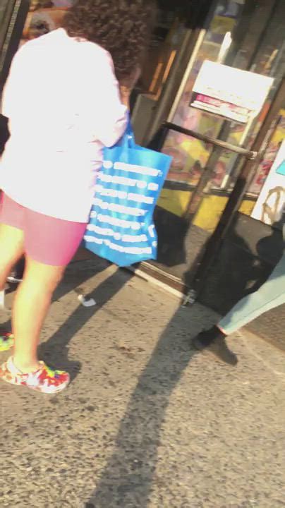 Bubble Asses Are The Freakin Best Scrolller