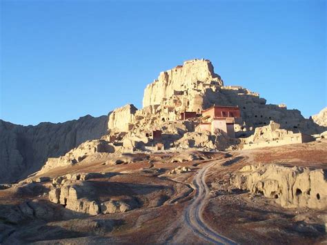 扎达县县城 小县城 最窄县城 大山谷图库