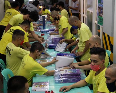 Pdls Cover Text Books For Mandaluyong Schools The Manila Times
