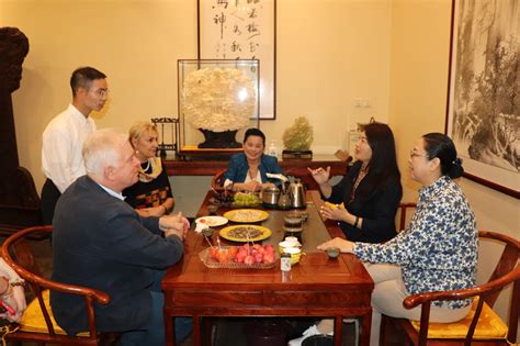 【中外新闻网头条】韦燕和斯洛伐克大使商讨中外新闻社大使俱乐部活动事宜 中外新闻网国内新闻