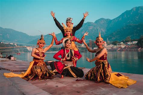 8000 Women Perform Folk Dance At International Kullu Dussehra Festival