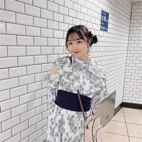 夏井さらさんのインスタグラム写真 夏井さらinstagram 「ソロの日のお洋服💐🤍 めちゃくちゃ高見えするワンピースです… ︎