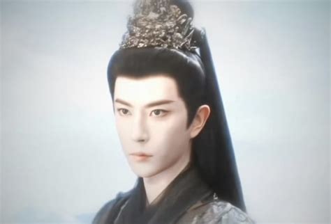 男演员的仪态很重要，看《临江仙》28岁曾舜晞与37岁于朦胧就知道