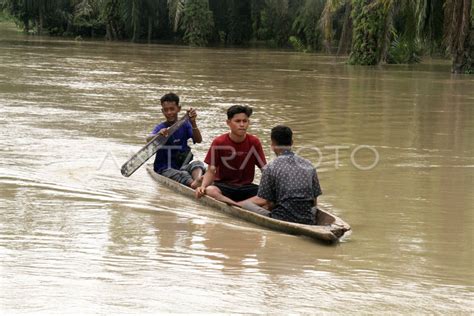 Banjir Luapan Sungai Di Aceh Antara Foto