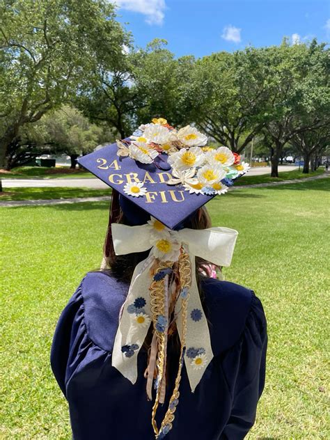 Floral Graduation Cap Graduation Cap Designs Graduation Cap Flower