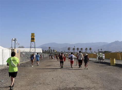 你以為 Vs 現實！網友指出 5 個科切拉音樂節（coachella）跟你想像中不一樣的地方，實在太寫實了啦！ 洛杉磯週報 亞洲版