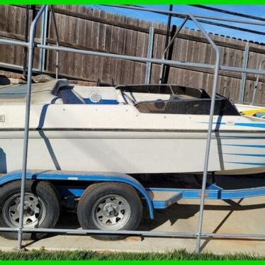 Seaswirl Spyder 21 Cruiser Runabout Boat Cobra 50 Inboard Trailer