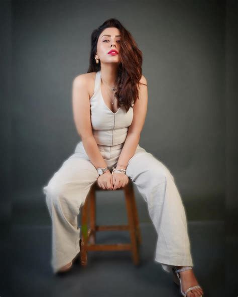 Fans Go Crazy Over Mirzapur Season 3s Saloni Bhabhi Aka The New
