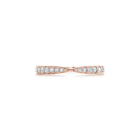 Tiffany Harmony™ 系列 18k 玫瑰金镶钻戒指，18 毫米 Tiffany And Co