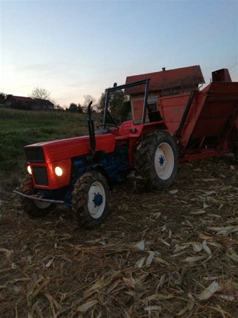 Traktor Univerzal 550