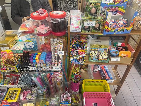 柴又「ともだち」は愛され続ける昔懐かし駄菓子屋さん！昭和時代にタイムスリップ イエステーション金町店