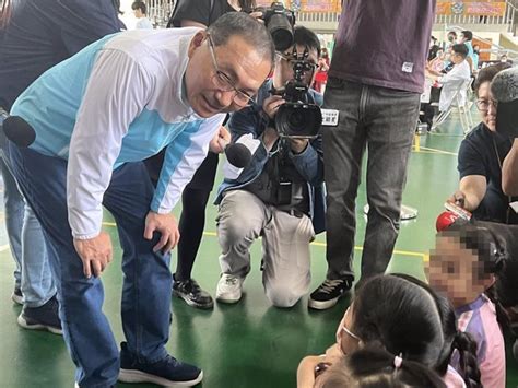 公費流感及新冠疫苗同步開打 侯友宜視察校園接種情形 生活 中時