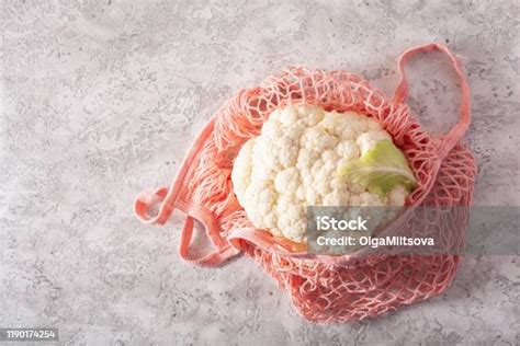 재사용 가능한 메쉬 면 봉투 플라스틱 프리 제로 폐기물 개념의 콜리플라워 꽃 양배추에 대한 스톡 사진 및 기타 이미지 꽃