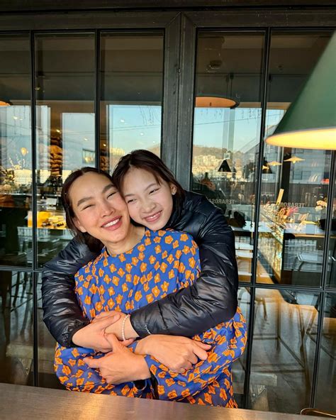 น้องแพรว ลูกสาว ตุ๊ก ชนกวนันท์ เปิดลุคแข่งฮอกกี้น้ำแข็ง สวย เก่ง เท่