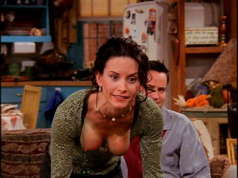 Post Chandler Bing Courteney Cox Fakes Friends Matthew Perry Monica Geller