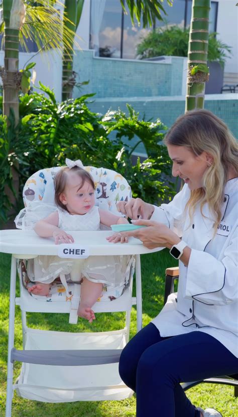 Julio Rocha promove competição para dar frutas à filha em introdução alimentar vídeo