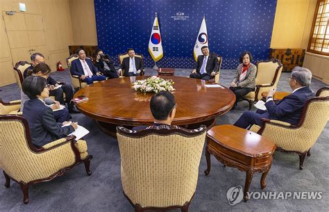 박진 외교부 장관 베트남 국영 통신사 사장 면담 연합뉴스