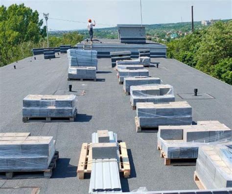 На даху Центральної міської клінічної лікарні у Сумах монтують сонячну електростанцію Екоклуб