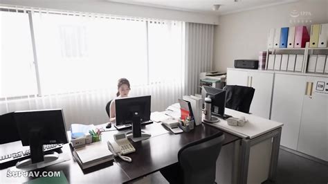 Close Contact Sex ~love With My Boss Deepens On A Business Trip~ Kanna