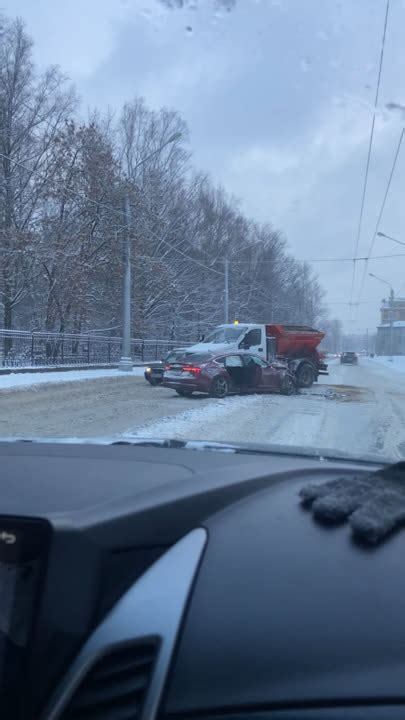 Седан врезался в машину коммунальщиков на ДТП и ЧП Санкт Петербург Питер Онлайн СПб
